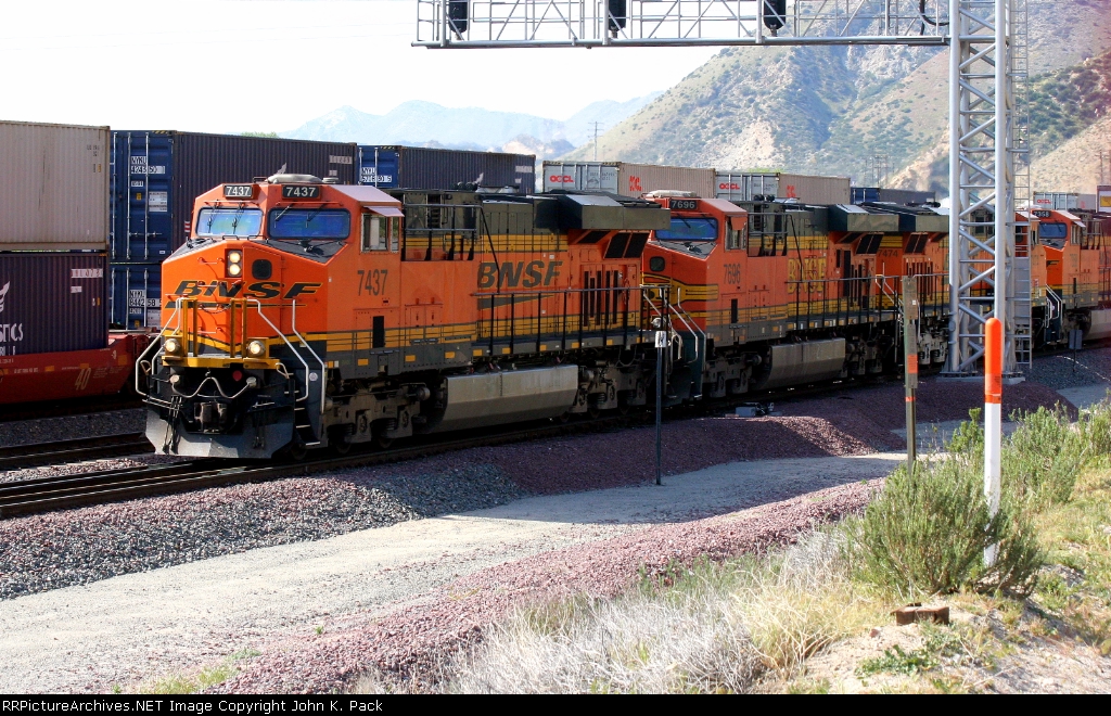 BNSF 7437